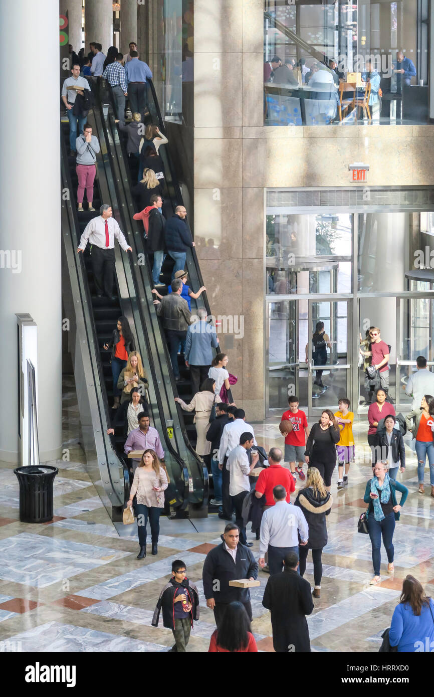 Geh auf die rolltreppe -Fotos und -Bildmaterial in hoher Auflösung – Alamy