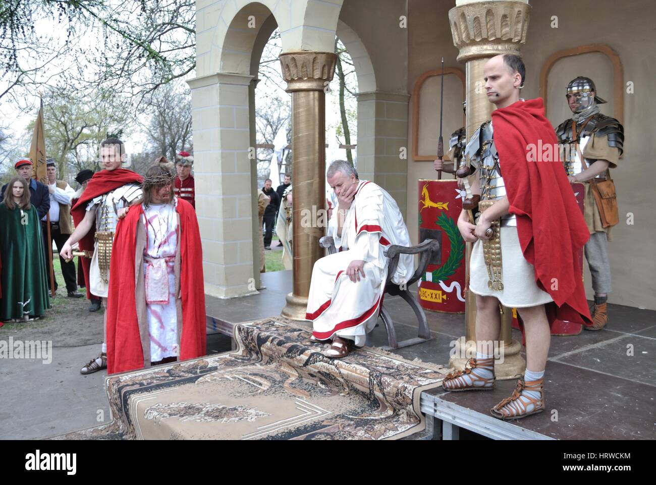 Schauspielern nachspielen der Prozess gegen Jesus im Praetorium vor ...
