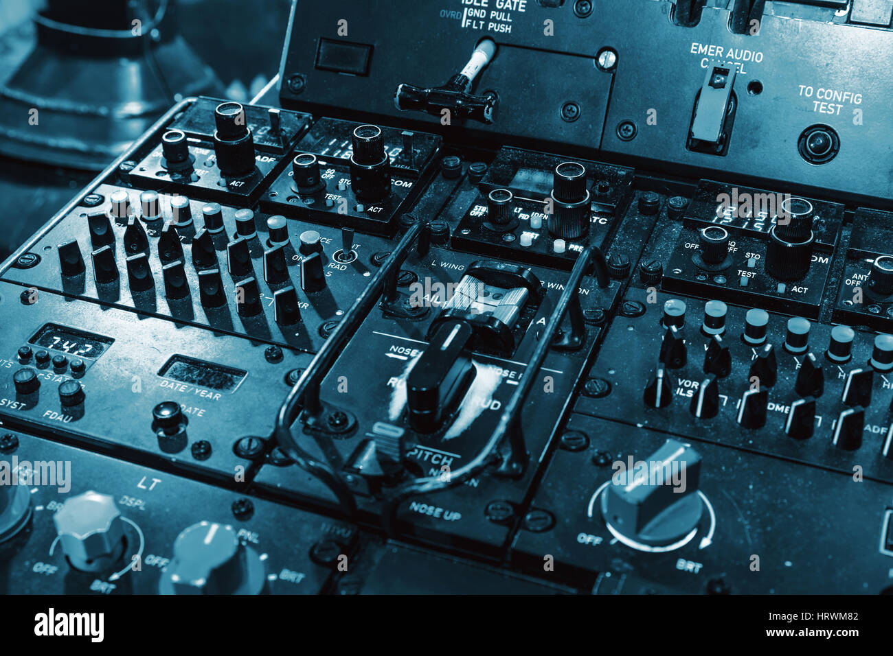 Alte flugzeug cockpit instrumente -Fotos und -Bildmaterial in hoher ...
