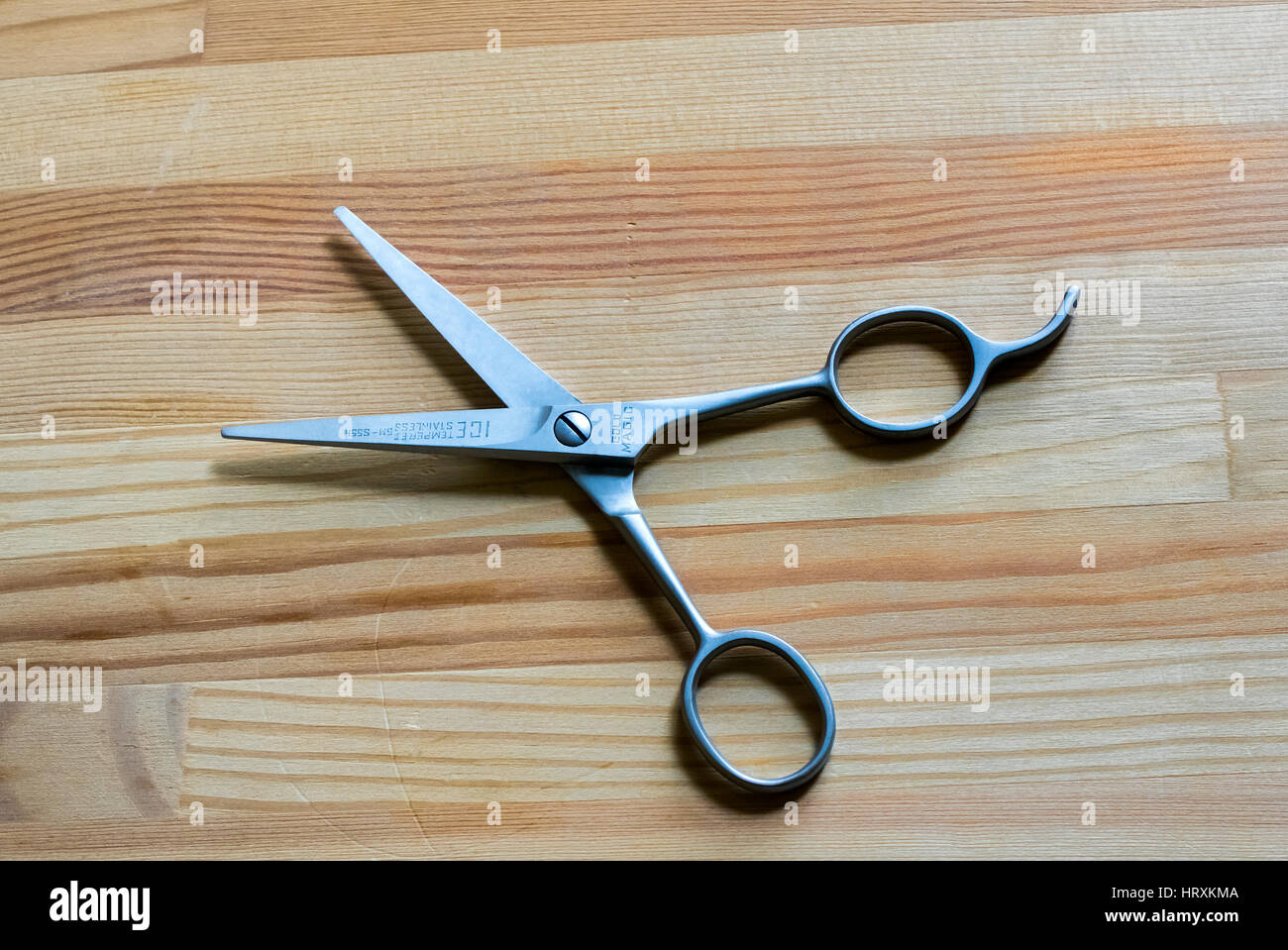 Friseur schere -Fotos und -Bildmaterial in hoher Auflösung – Alamy