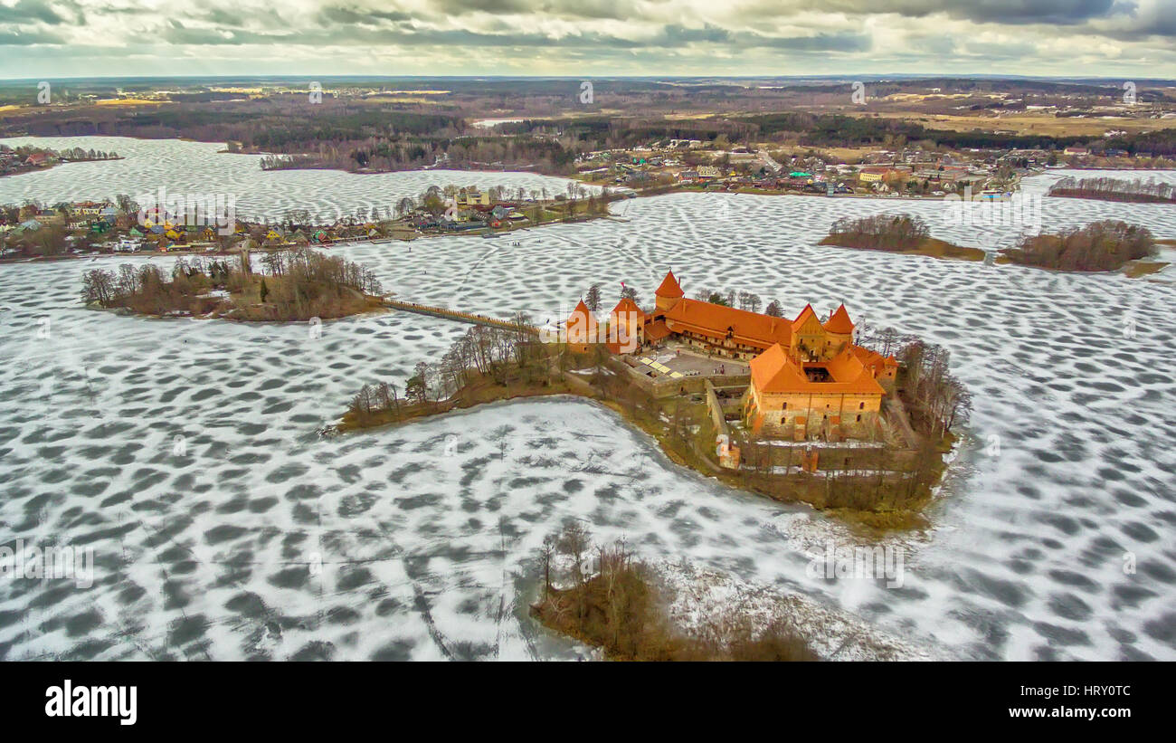 Medieval Castle In Trakai Winter Stockfotos und -bilder Kaufen - Alamy