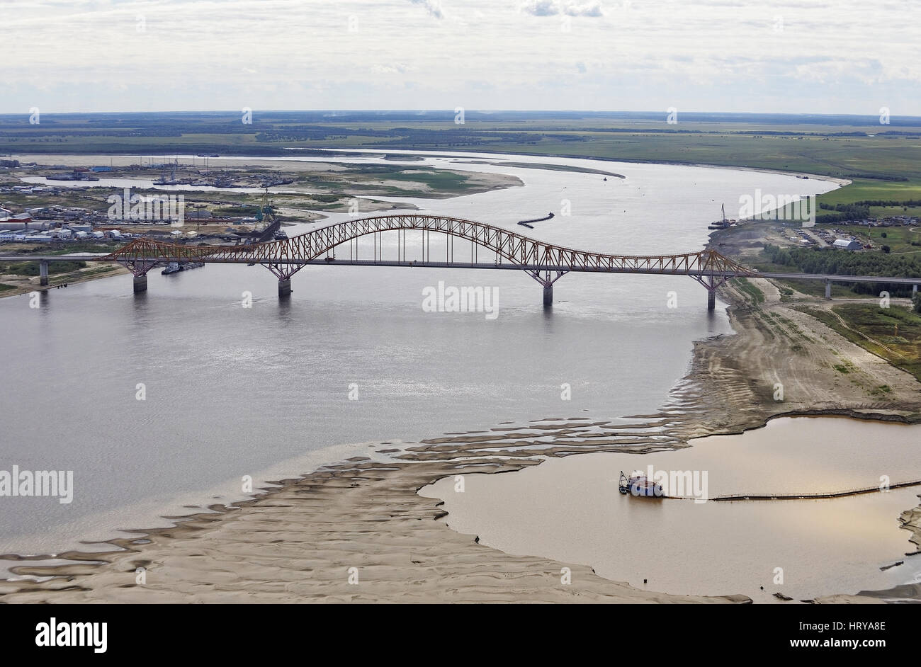 Russland, Chanty-Mansijsk, eine Draufsicht der Brücke RED DRAGON über ...