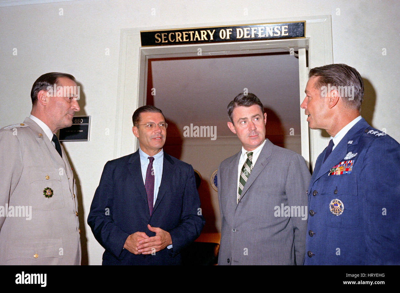 Links stellvertretender verteidigungsminister -Fotos und -Bildmaterial ...