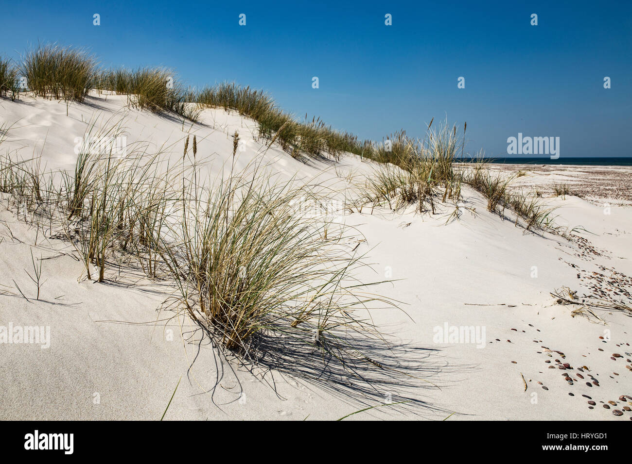 Helle, große und weiße polnische Strand in Leba. Ostsee und seine ...