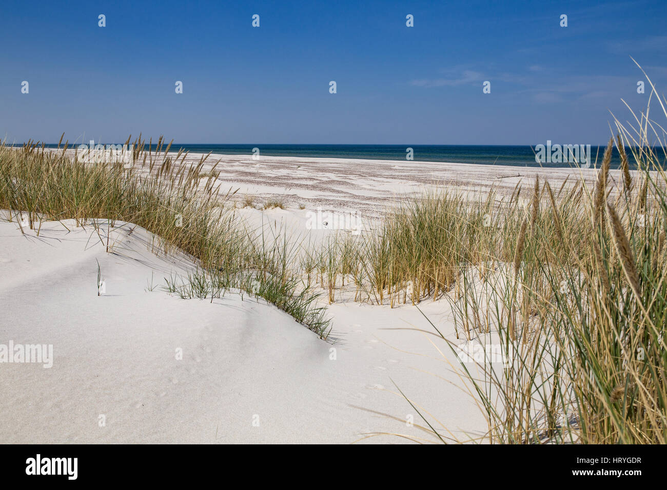Helle, große und weiße polnische Strand in Leba. Ostsee und seine ...