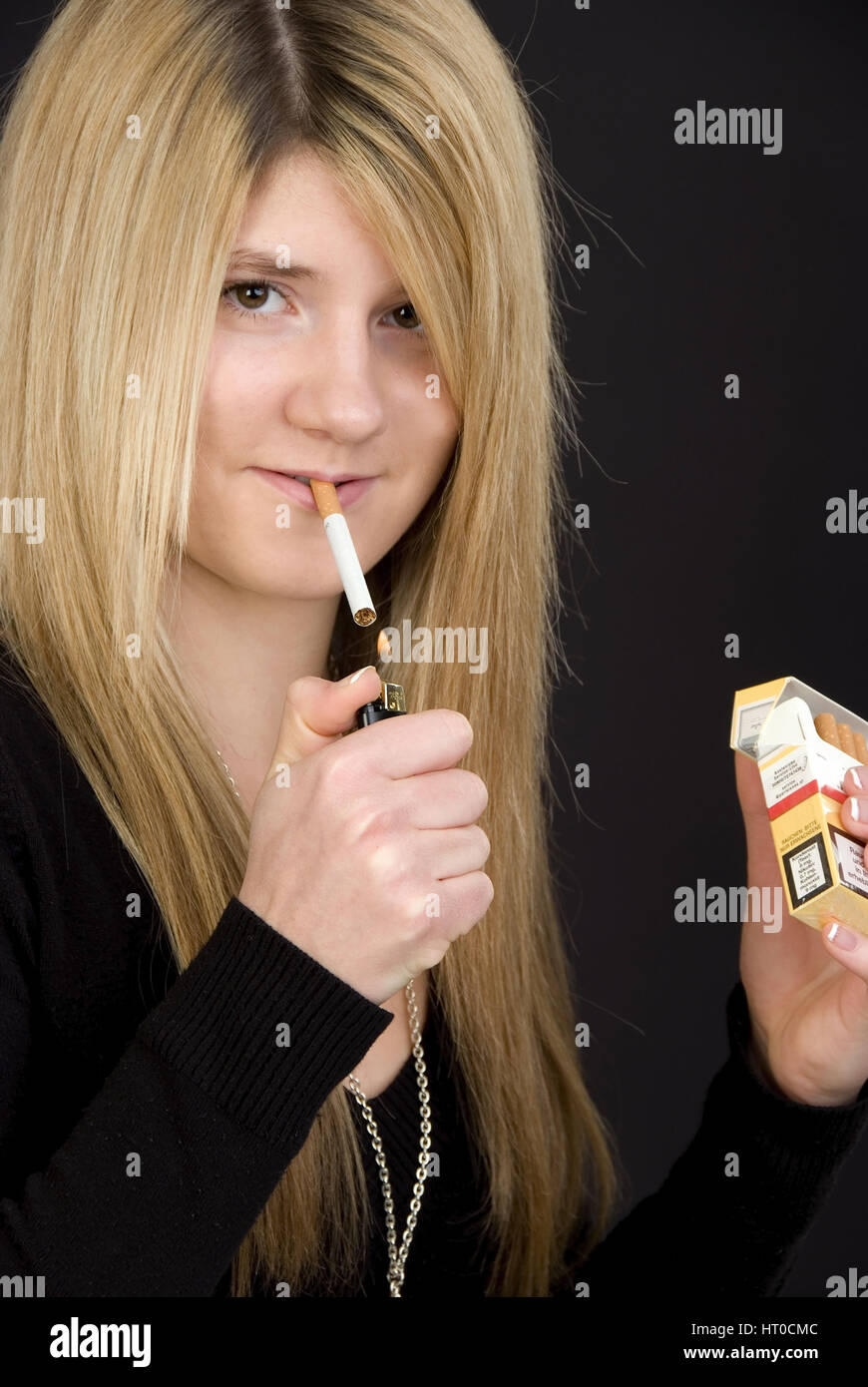 Anfangen zu rauchen -Fotos und -Bildmaterial in hoher Auflösung – Alamy