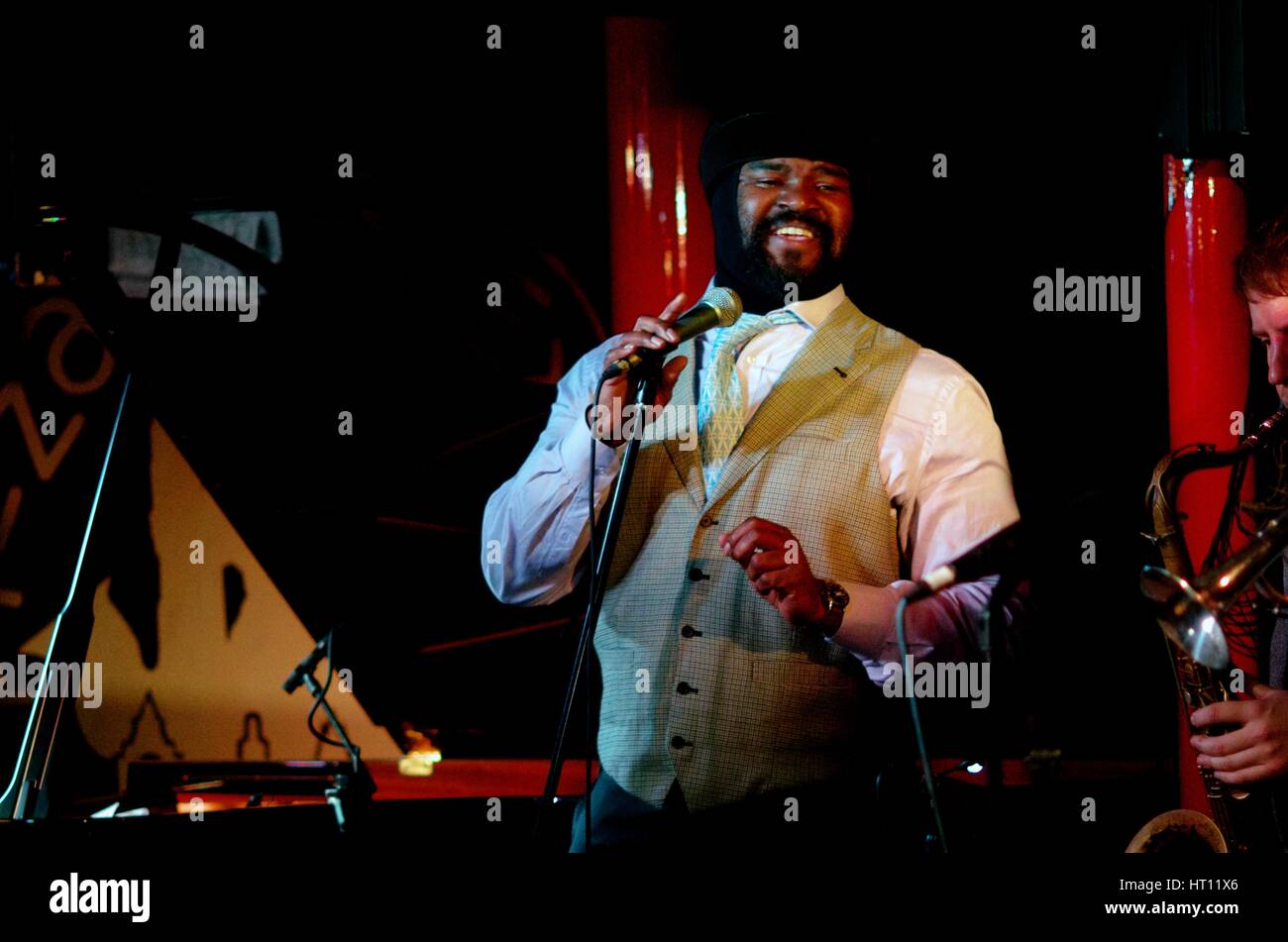 Gregory porter singt -Fotos und -Bildmaterial in hoher Auflösung – Alamy
