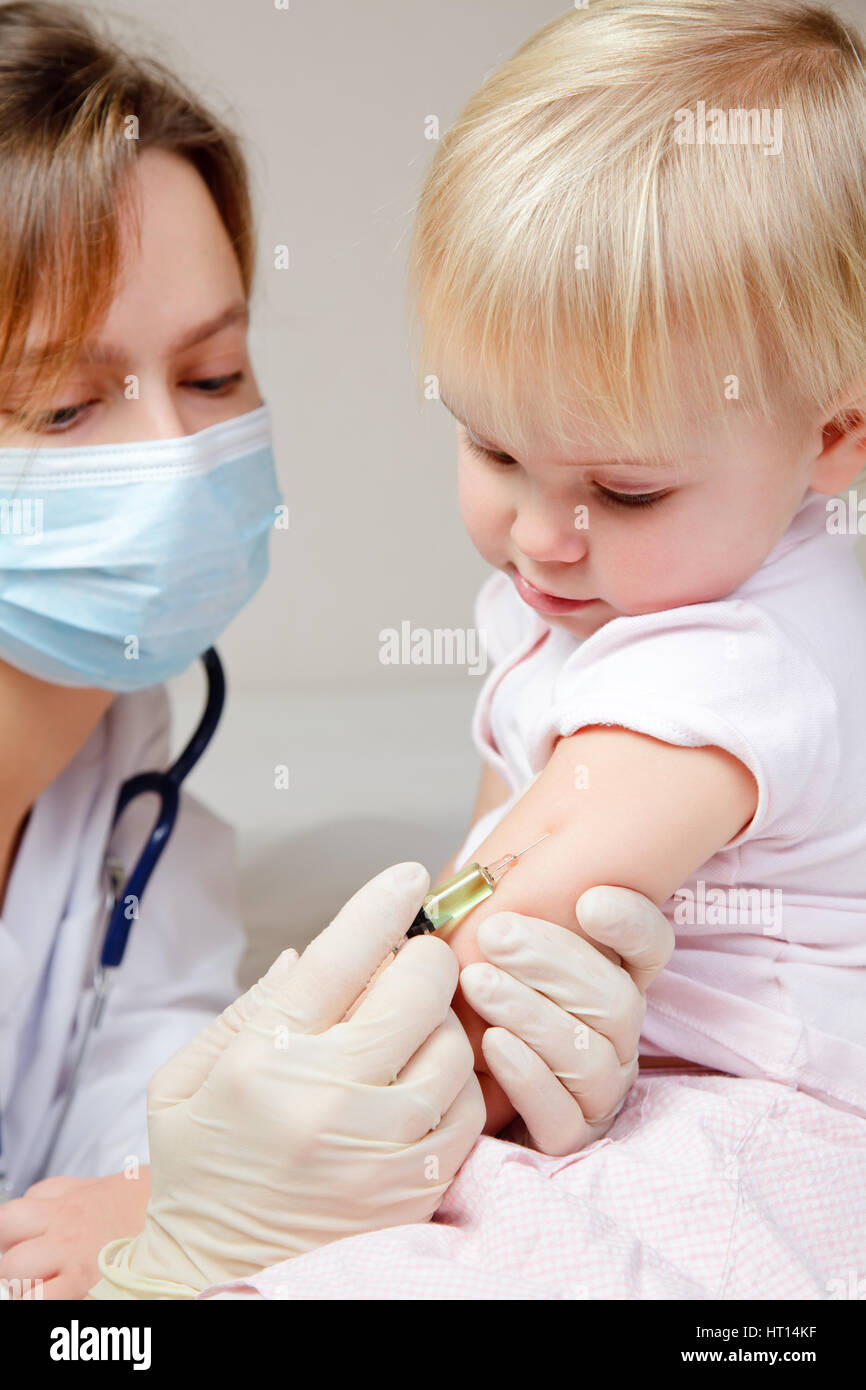 Intramuscular Injection Stockfotos & Intramuscular Injection Bilder - Alamy