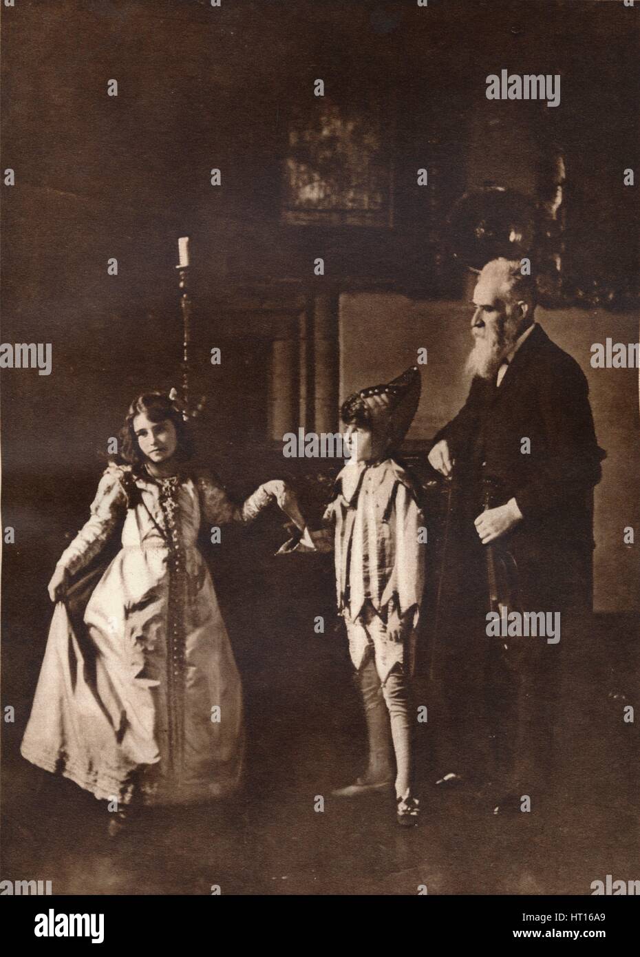 "Elizabeth Angela Marguerite Bowes-Lyon, in einer Tanzstunde mit ihrem ...