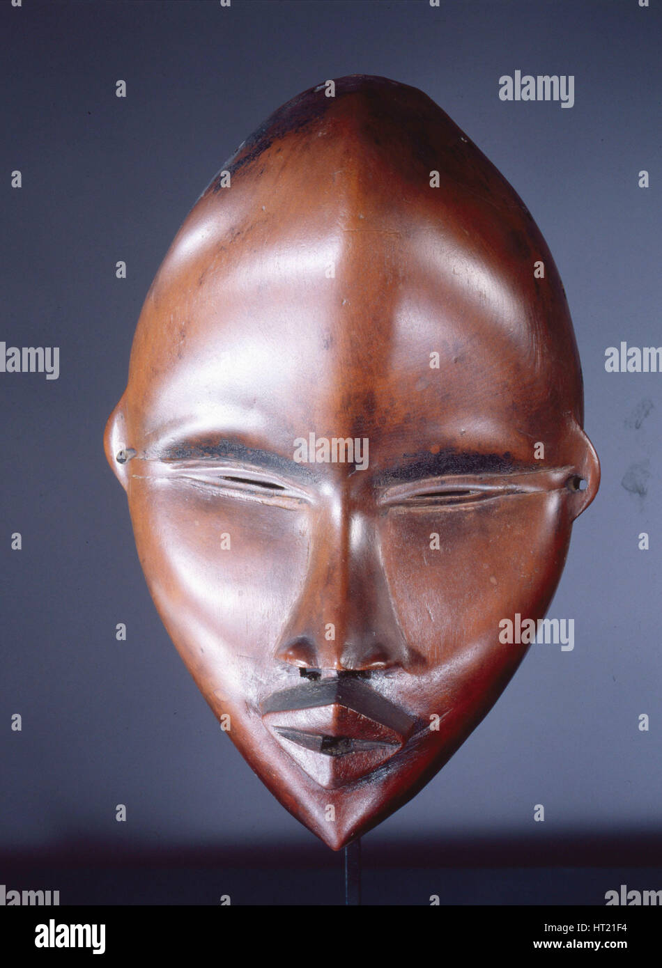 Maske des einen Typ namens Deangle, sammelt Lebensmittel von Dorffrauen ...