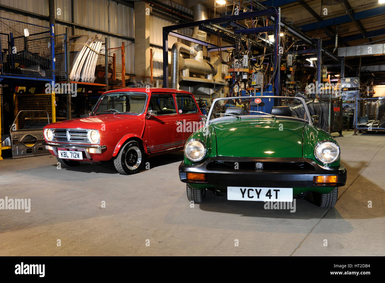 Austin Mini 1275 GT 1980 und MG Midget 1979. Künstler: Simon Clay ...