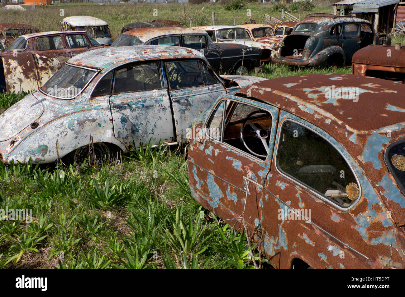Old Classic Cars Scrapyard In Stockfotos und -bilder Kaufen - Alamy