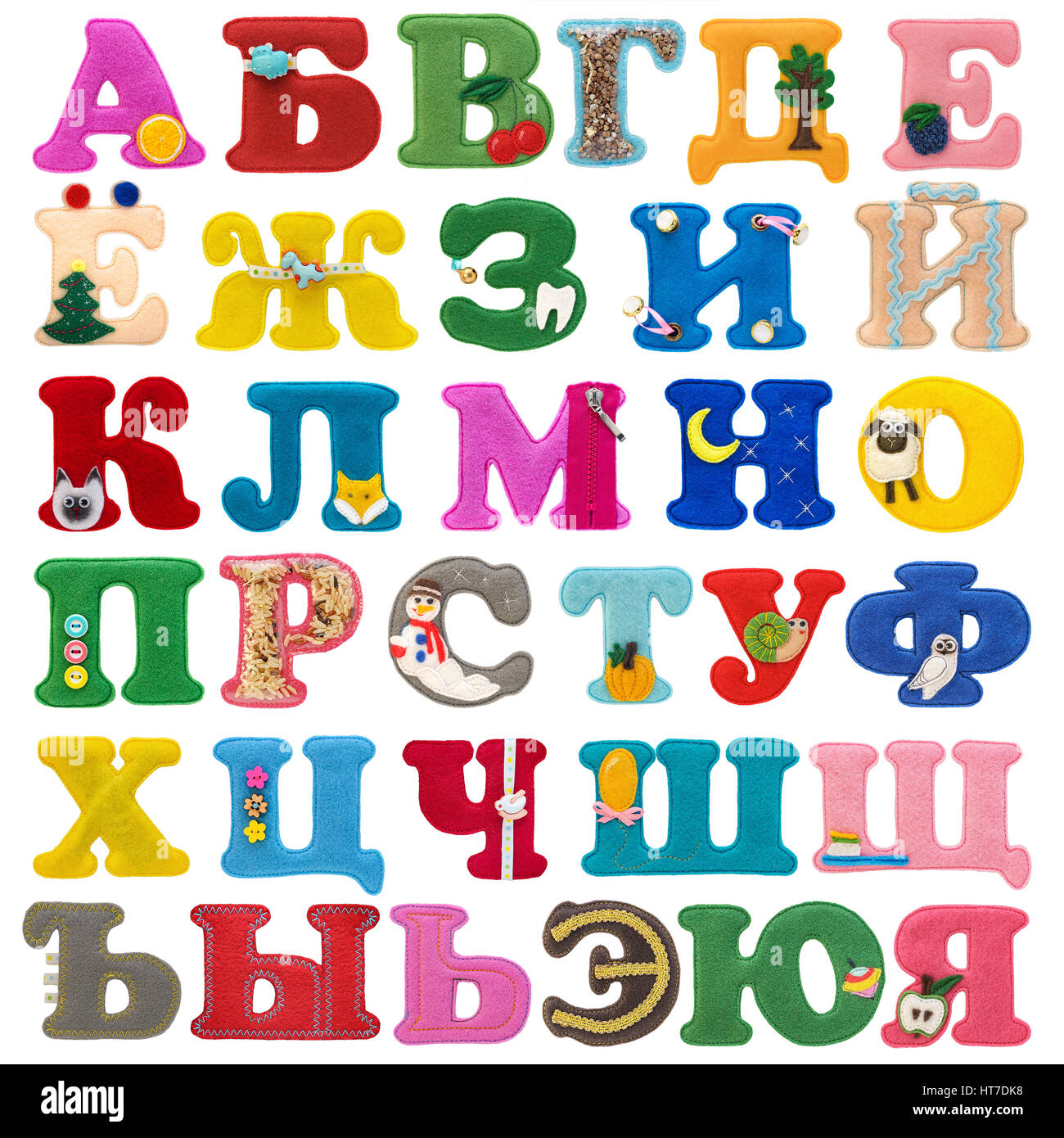 Handgemachte Kyrillisches Alphabet aus Filz isoliert auf weißem ...