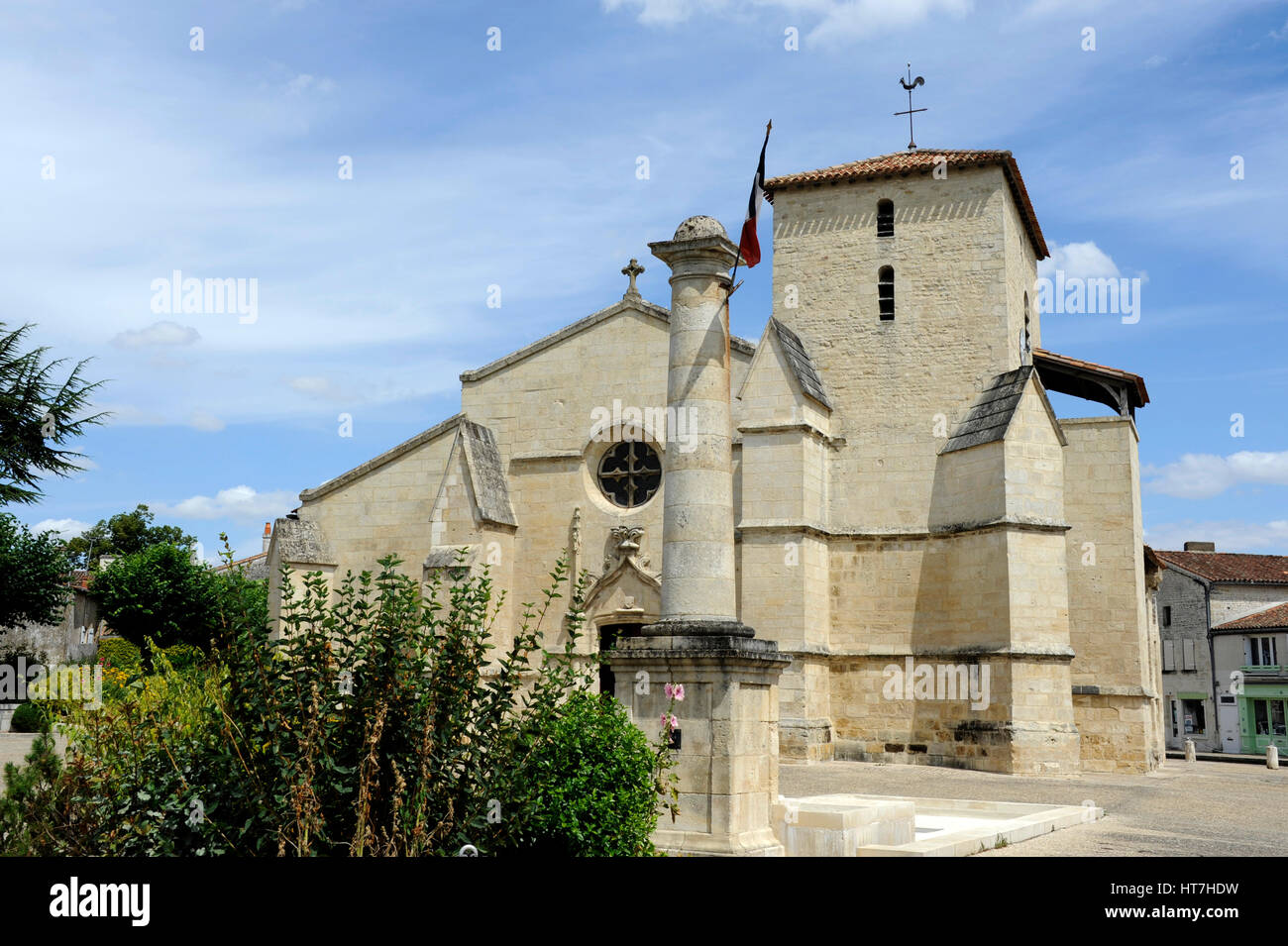 Eglise de la Sainte-Trinite in Coulon, Marais Poitevin, Venise Verte ...