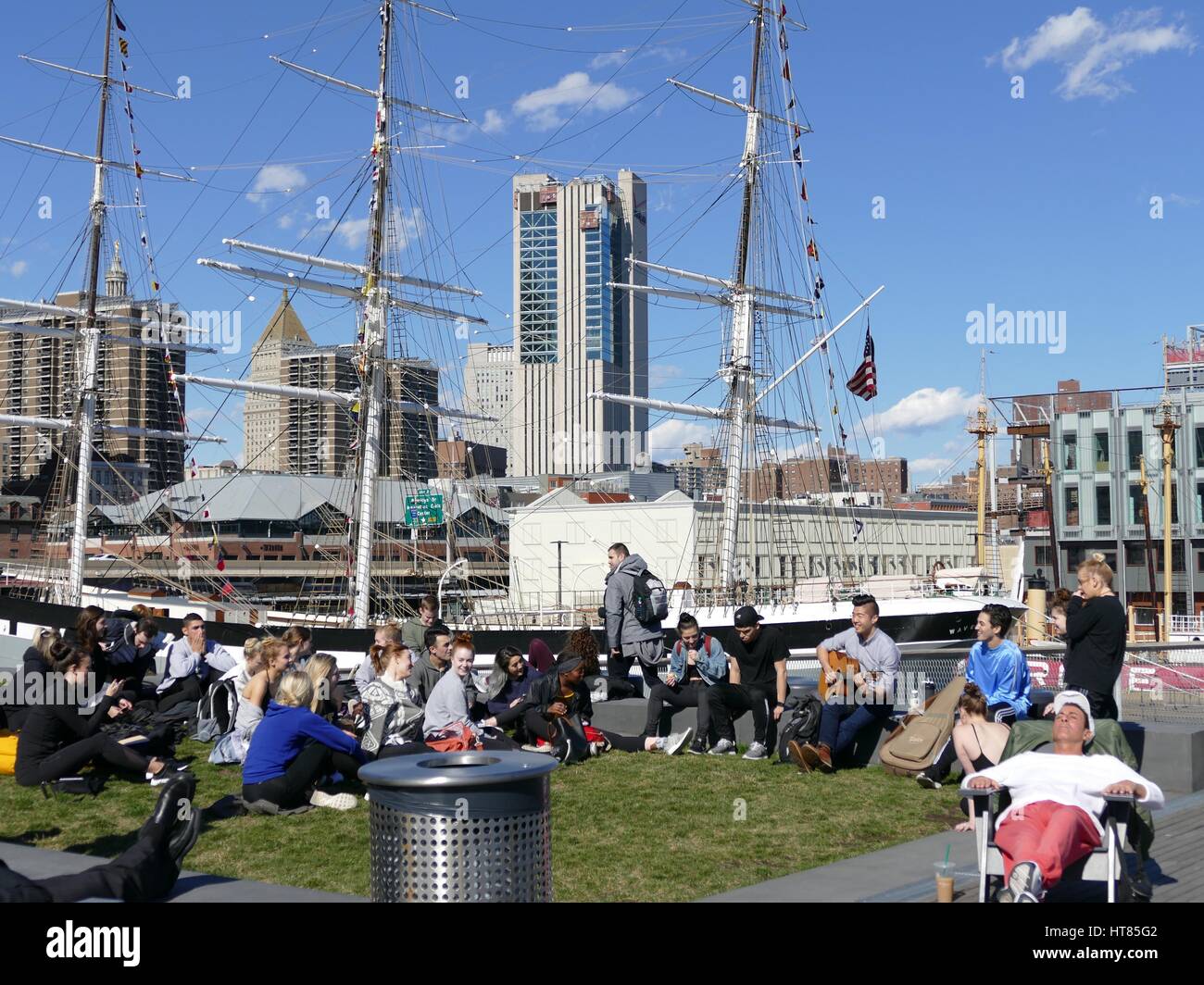 Pier 15 new york -Fotos und -Bildmaterial in hoher Auflösung – Alamy