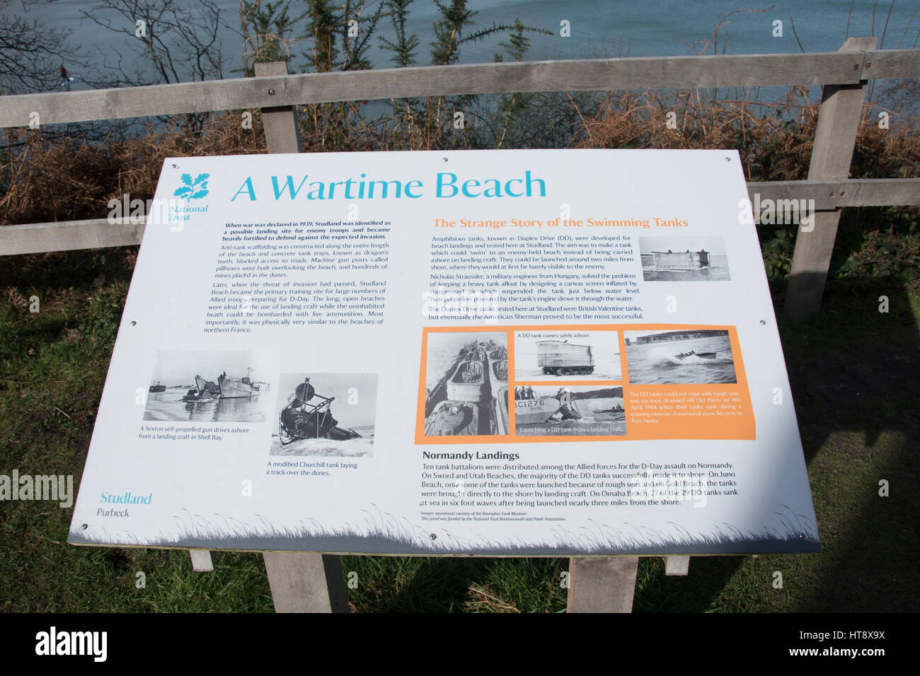 Informationsschilder, WW2 Beobachtung Bunker Studland Stockfotografie ...
