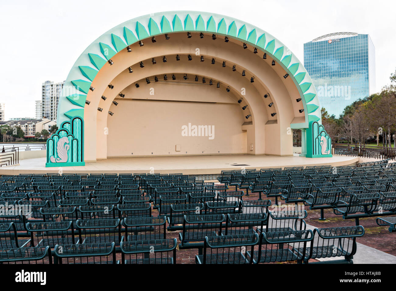 Das historische Walt Disney Amphitheater am Lake Eola Park in Orlando ...