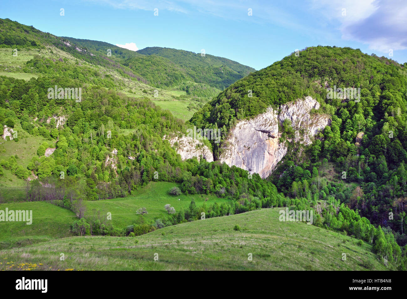 Limestone sinkhole -Fotos und -Bildmaterial in hoher Auflösung – Alamy