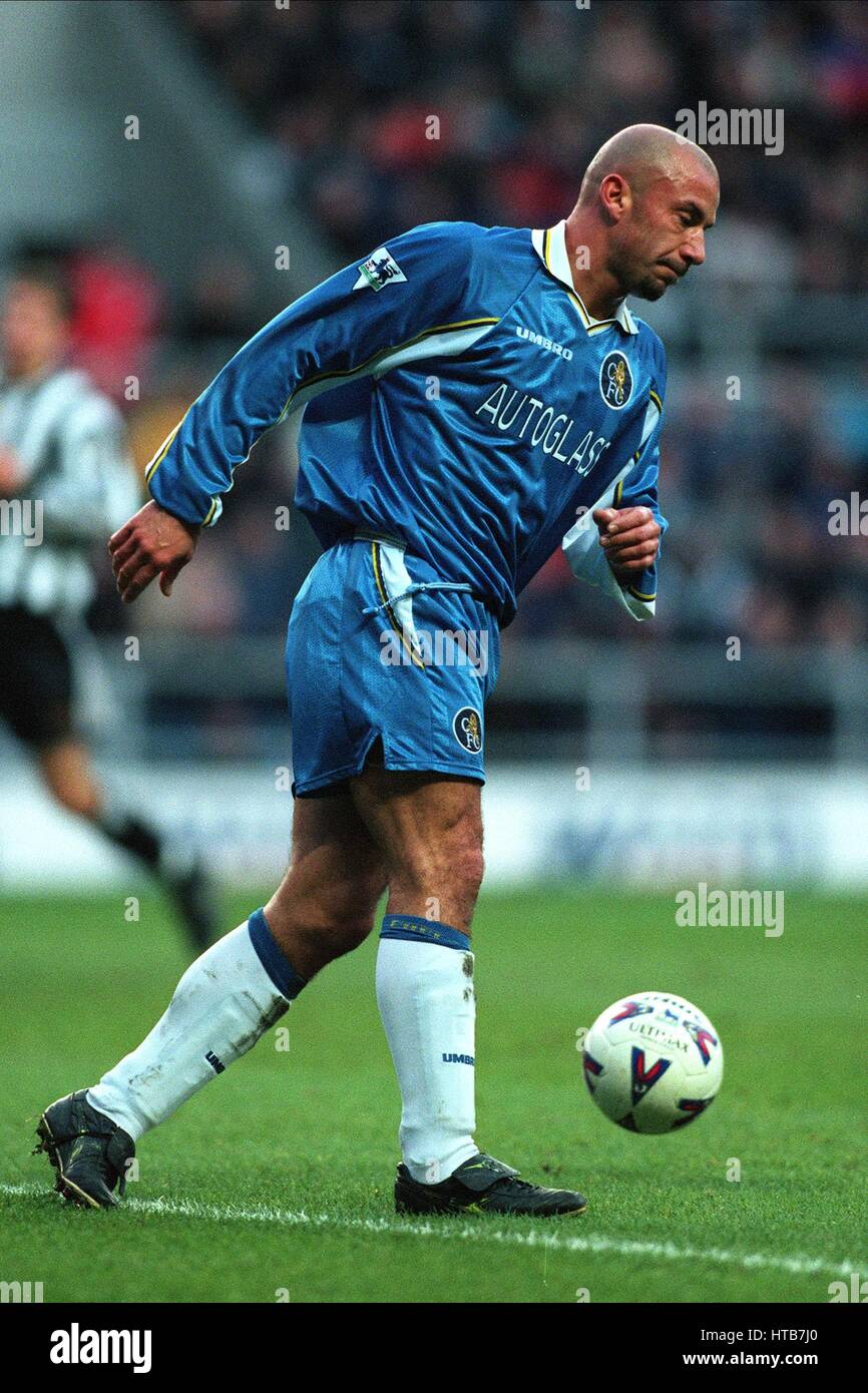 Chelsea spieler manager gianluca vialli -Fotos und -Bildmaterial in ...