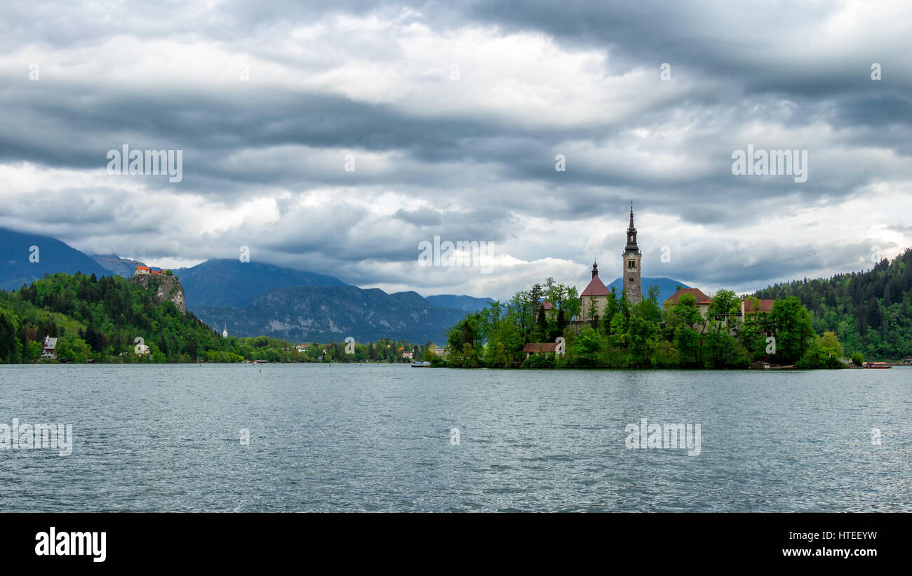 Bleder See mit St. Marys Church of Assumption auf kleinen Insel. Bled ...