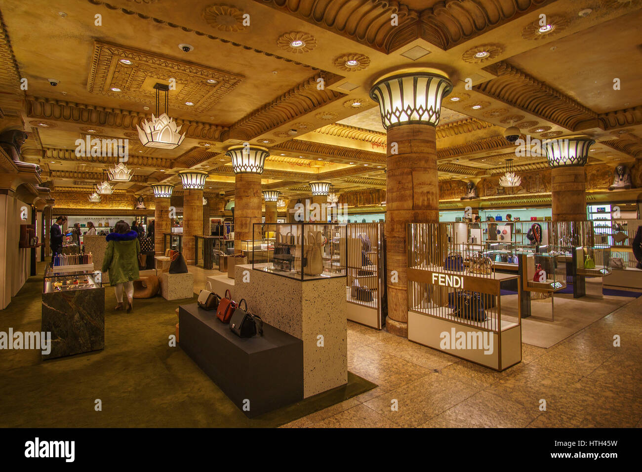 Harrods interior -Fotos und -Bildmaterial in hoher Auflösung – Alamy