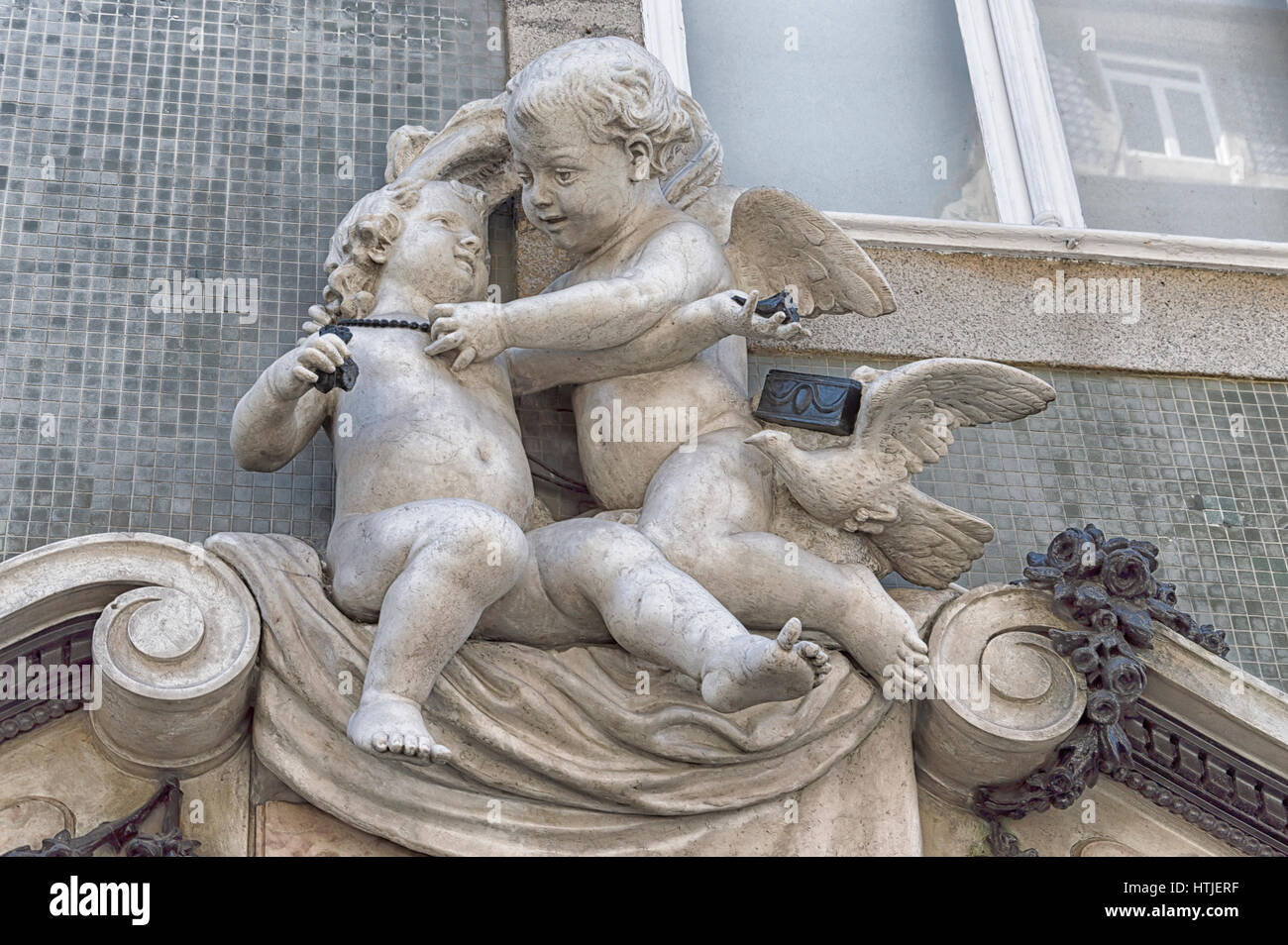 Engel Mit Babystatue Stockfotos und -bilder Kaufen - Alamy