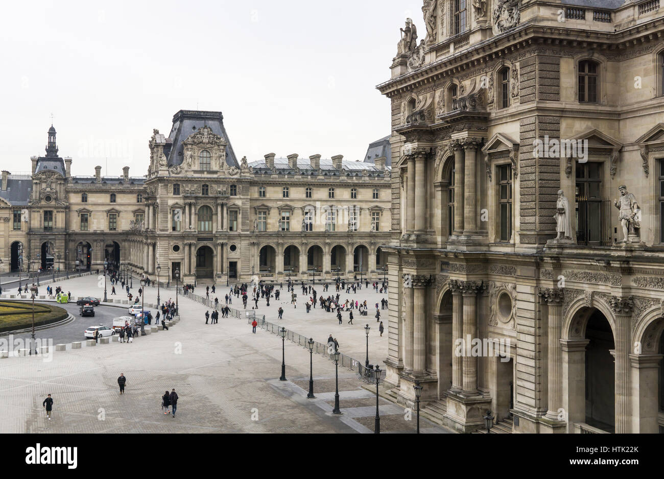 Louvre museum visitor attractions -Fotos und -Bildmaterial in hoher ...