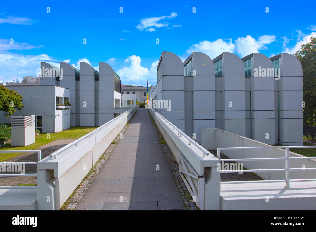 Bauhaus architecture in berlin -Fotos und -Bildmaterial in hoher ...