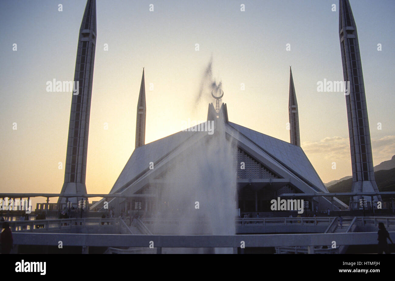 Shah faisal moschee pakistan -Fotos und -Bildmaterial in hoher ...