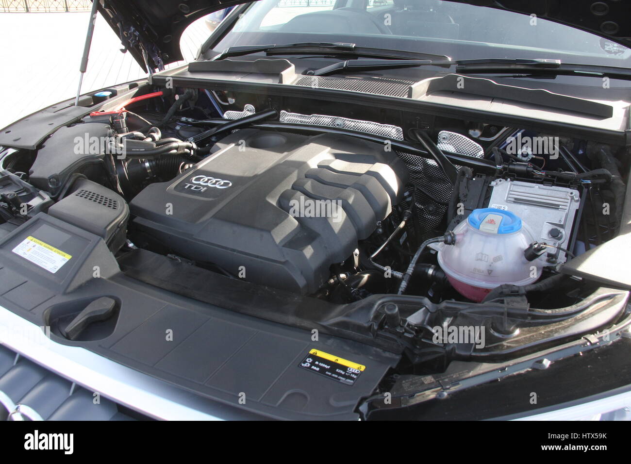 MOTORRAUM DES NEUEN AUDI Q5 2017 MODELL-LAUNCH-EVENT Stockfotografie ...