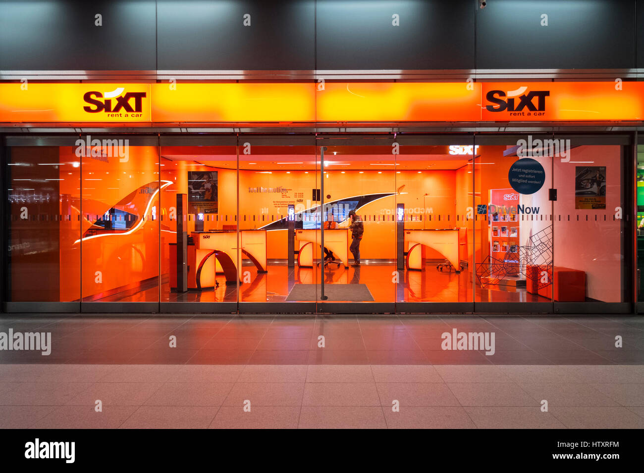 Sixt car hire -Fotos und -Bildmaterial in hoher Auflösung – Alamy