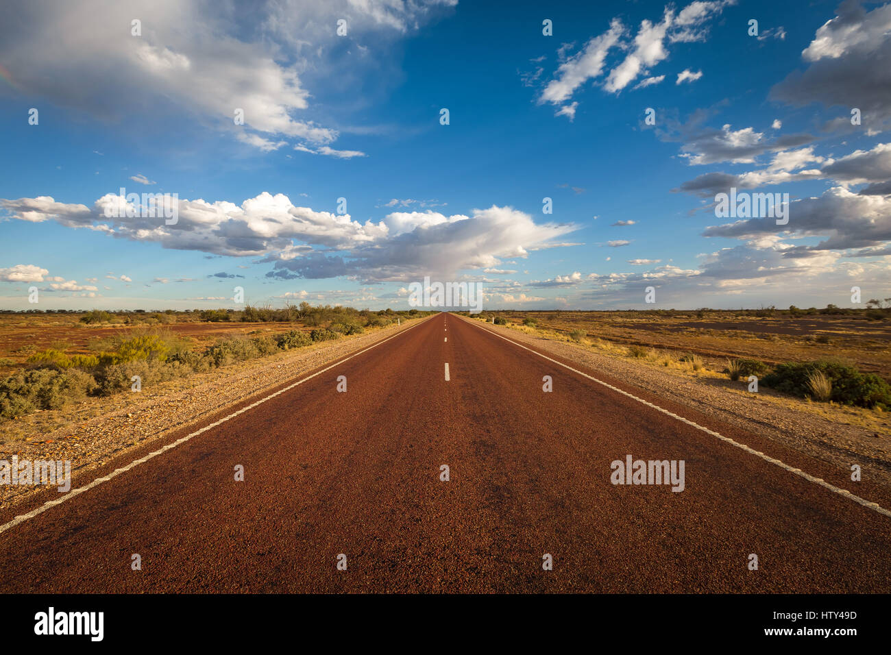 Outback road australien -Fotos und -Bildmaterial in hoher Auflösung – Alamy