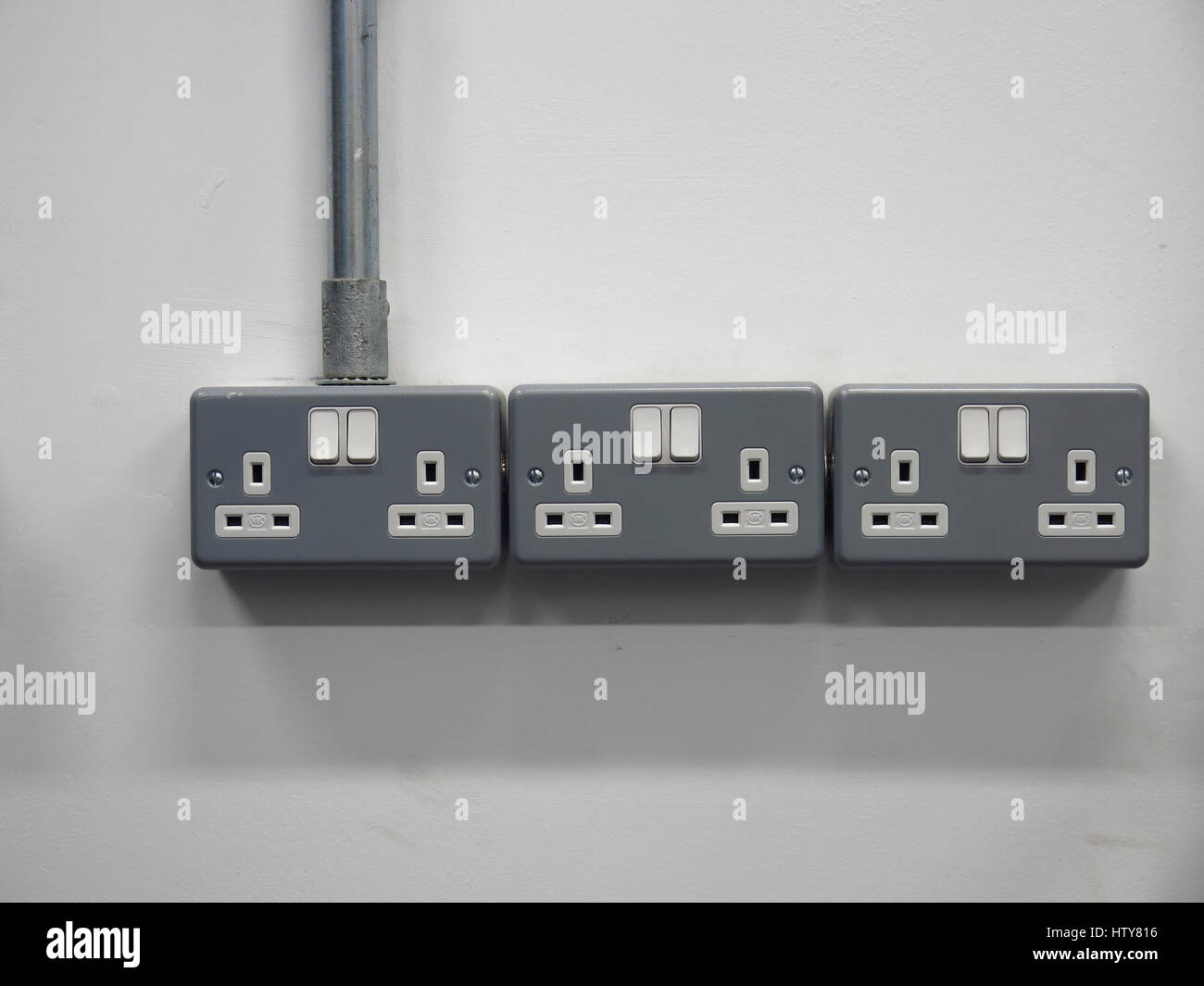 Wall mounted socket -Fotos und -Bildmaterial in hoher Auflösung – Alamy