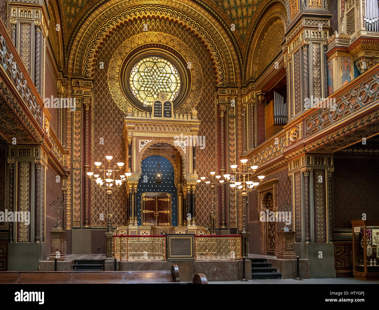 Prague synagogue interior -Fotos und -Bildmaterial in hoher Auflösung ...