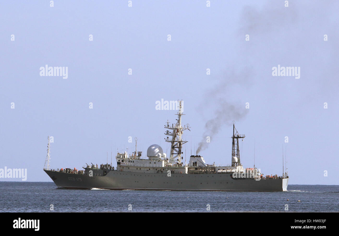 Viktor Leonov CCB-175, hinterlässt eine russische Marine Intelligenz Kriegsschiff aus Havannas ...
