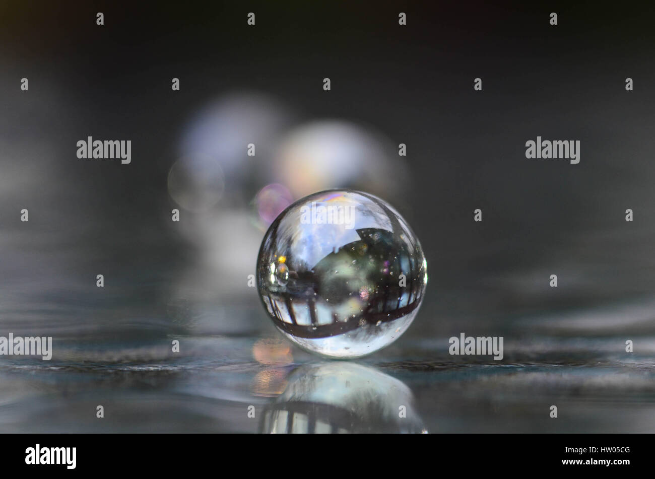 Murmeln und wasser -Fotos und -Bildmaterial in hoher Auflösung – Alamy