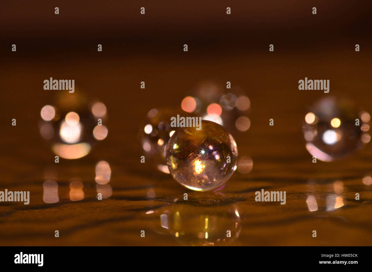 Murmeln und wasser -Fotos und -Bildmaterial in hoher Auflösung – Alamy