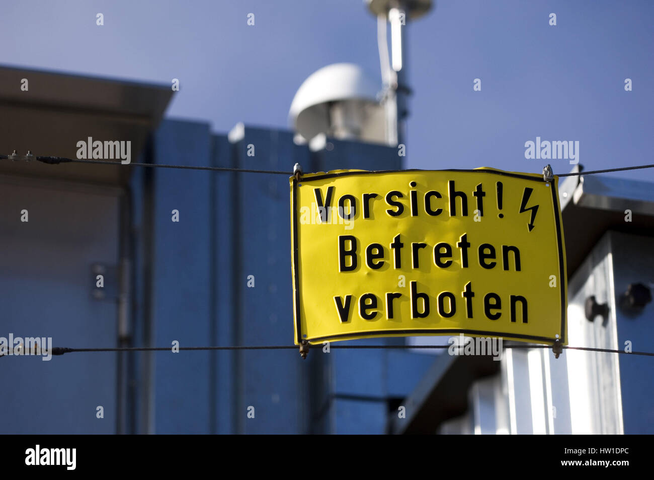 Zeichen - Einfahrt verboten -, Schild - Betreten verboten ...