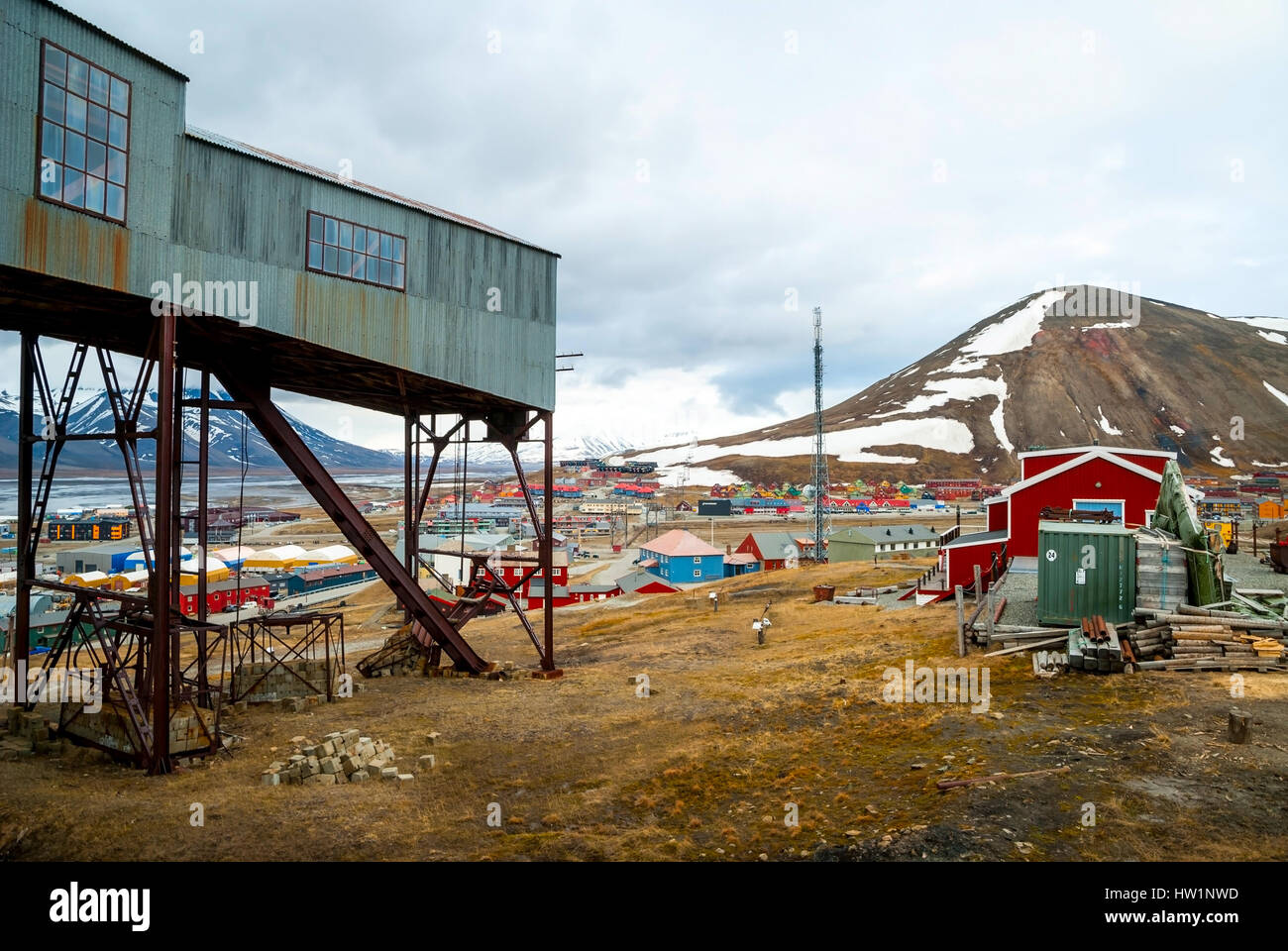 Verlassene Seilbahn Station zum Transport von Kohle in Longyearbyen ...