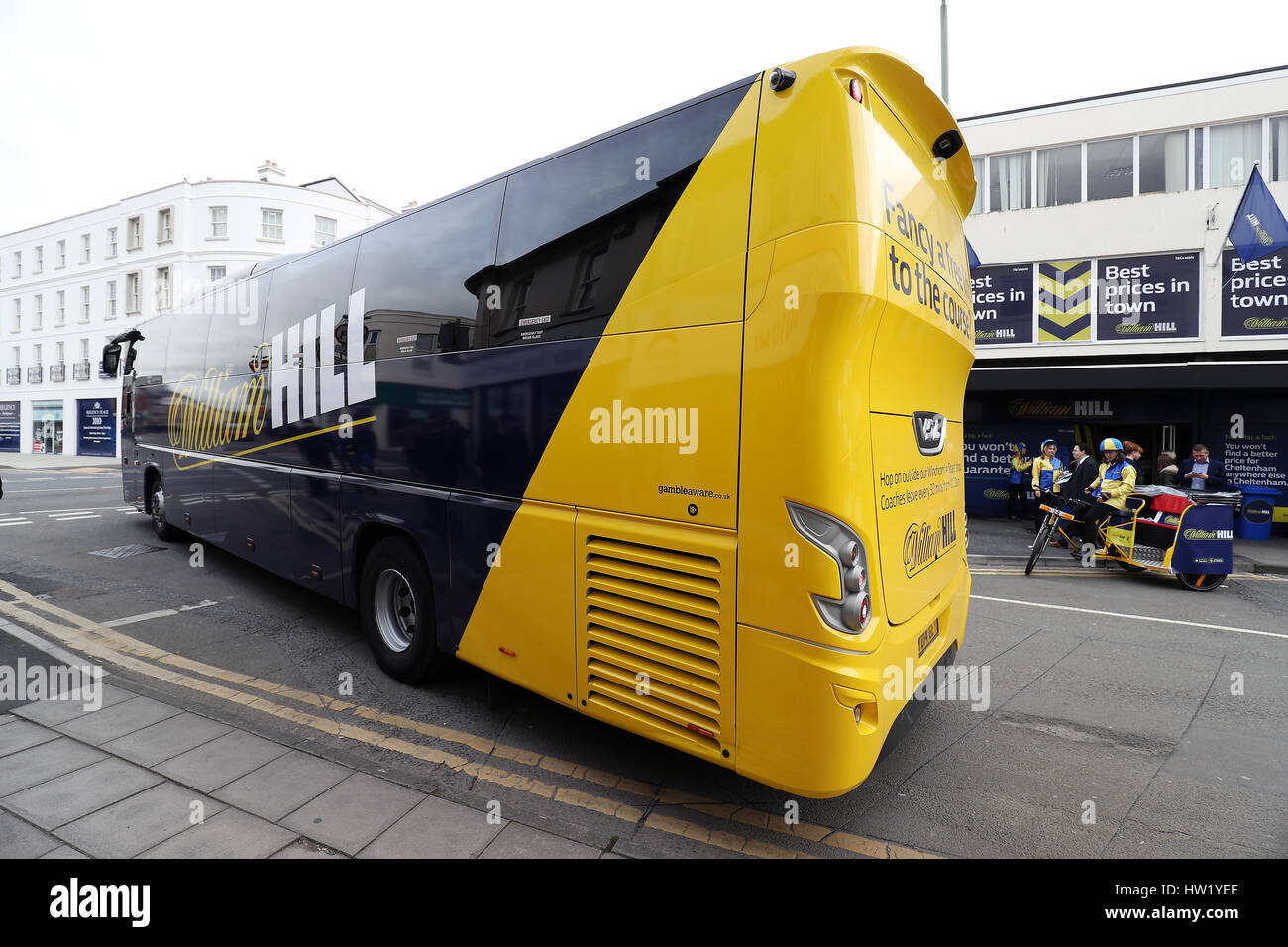 Cheltenham bus -Fotos und -Bildmaterial in hoher Auflösung – Alamy