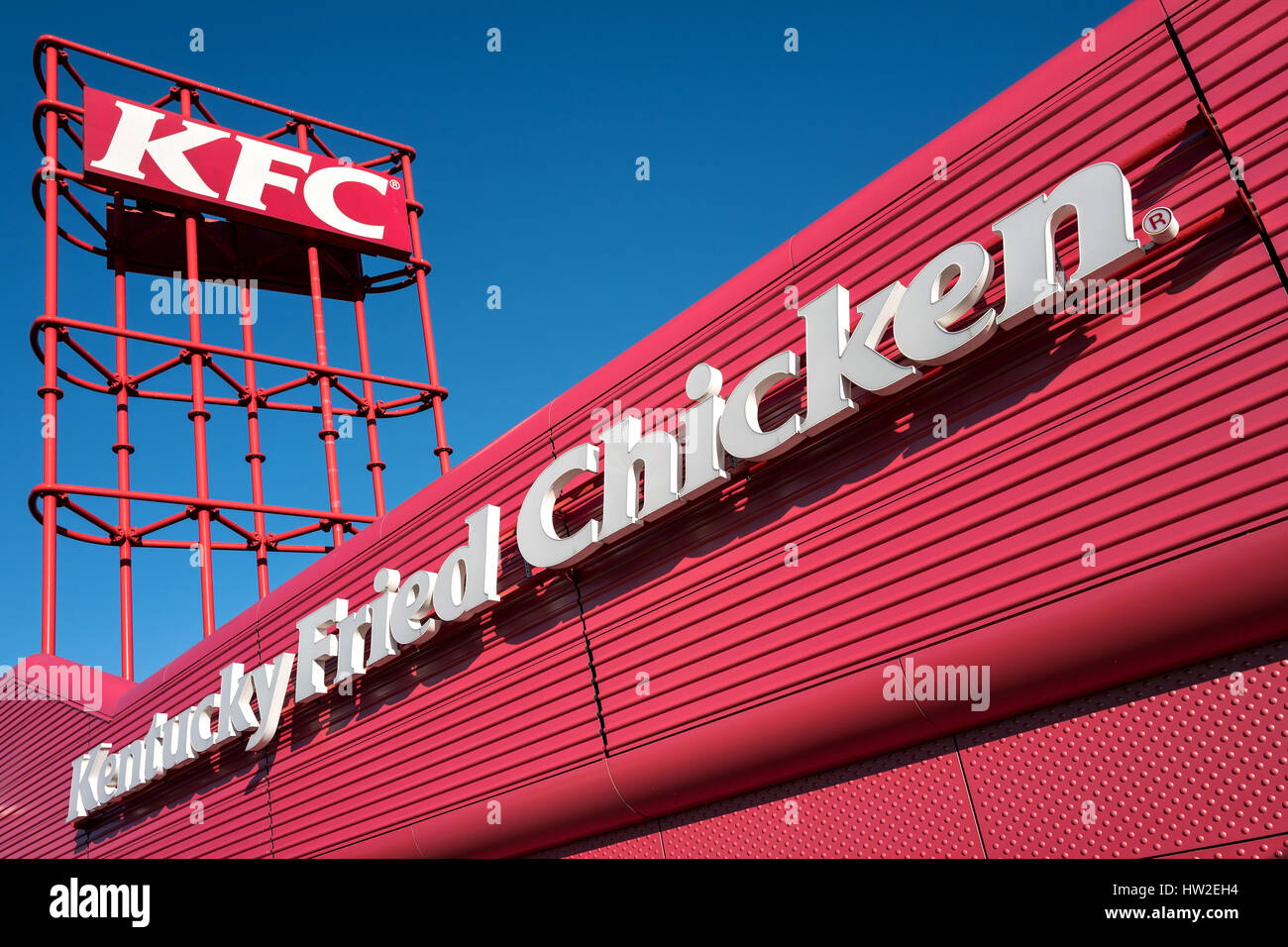 KFC-Fastfood-Restaurant. Kentucky Fried Chicken (KFC) ist der weltweit ...