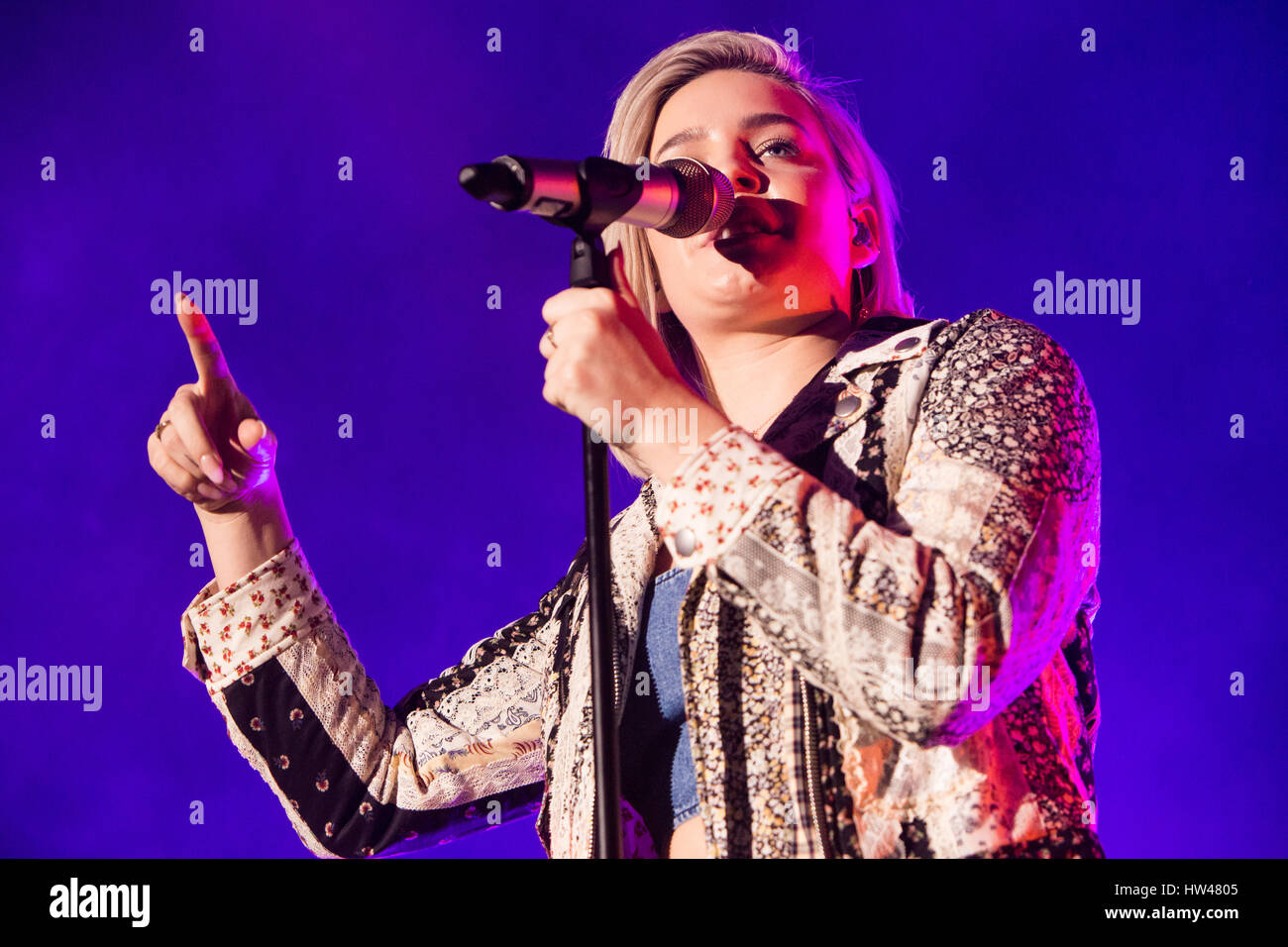 Anne marie singer -Fotos und -Bildmaterial in hoher Auflösung - Seite 2 ...