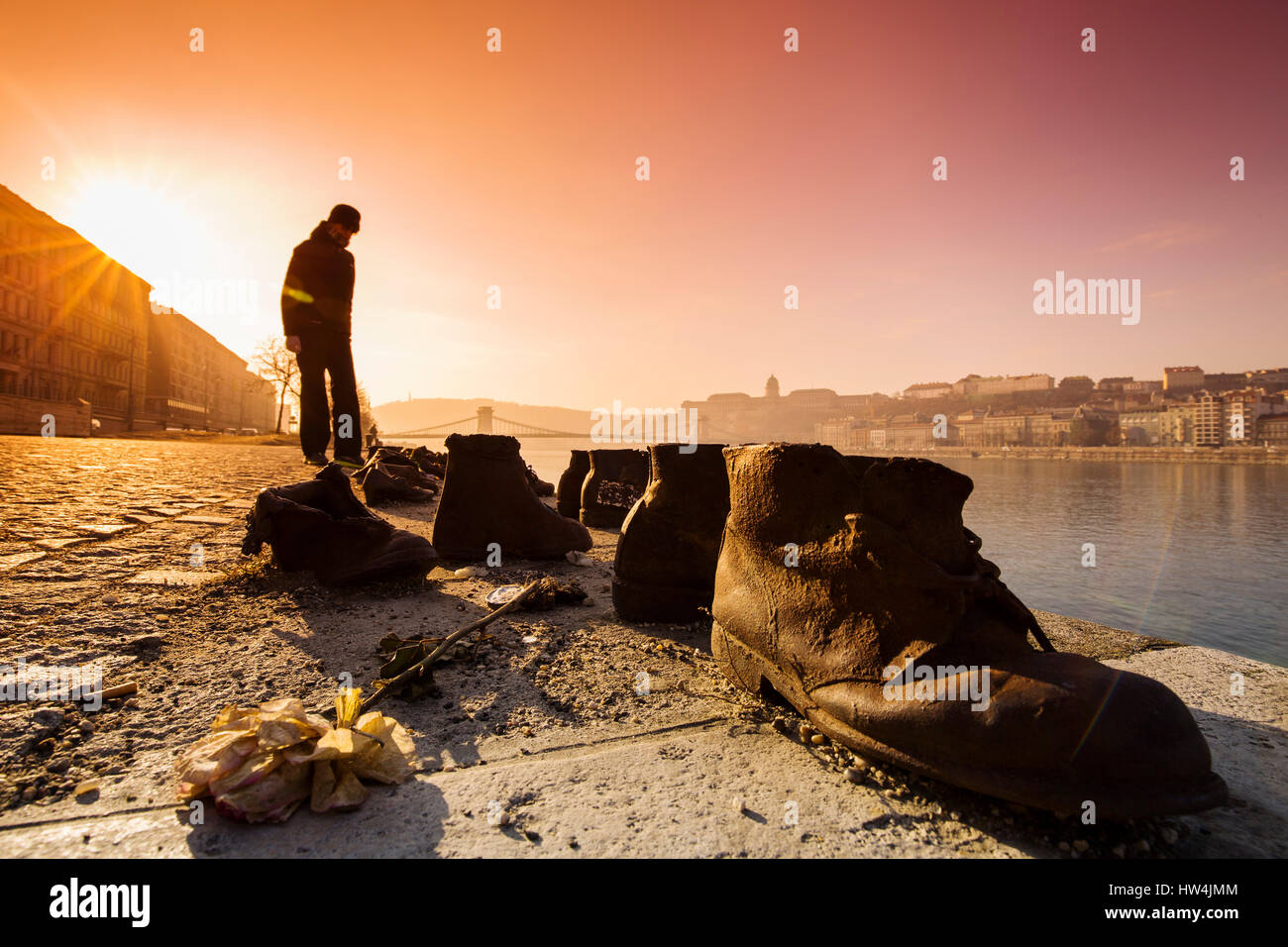 Denkmal der Schuhe am Donauufer Promenade. Erstellt von Gyula Pauer und ...