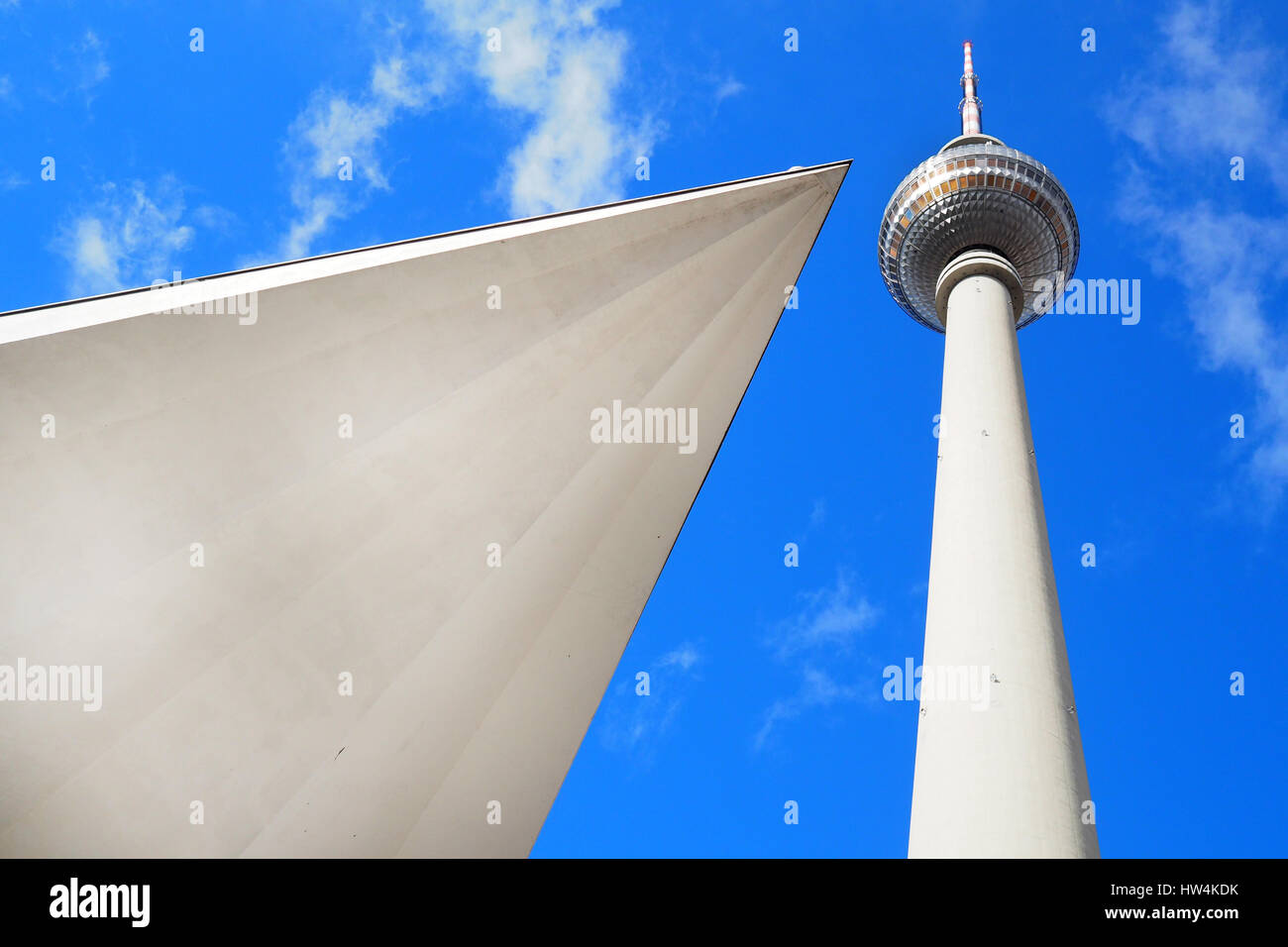 Berlin, Deutschland: der Fernsehturm am Alexanderplatz Stockfotografie ...