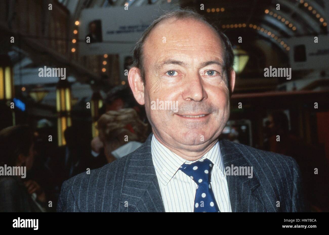 Robin esser -Fotos und -Bildmaterial in hoher Auflösung – Alamy