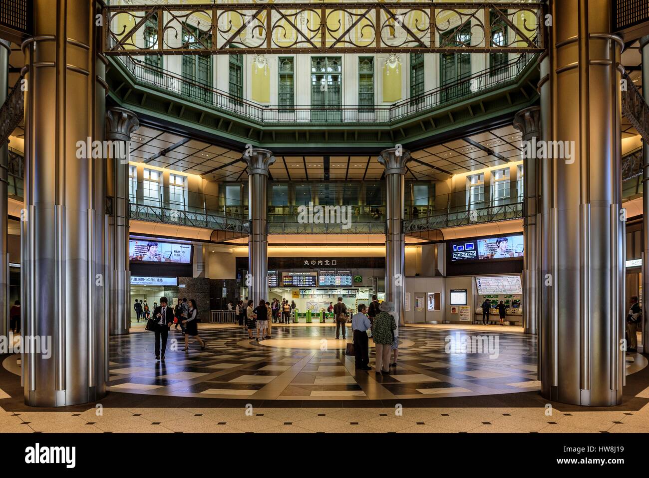 Japon, Ile de Honshu, Tokio, Gare Centrale, Quai de la Gare Centrale de ...