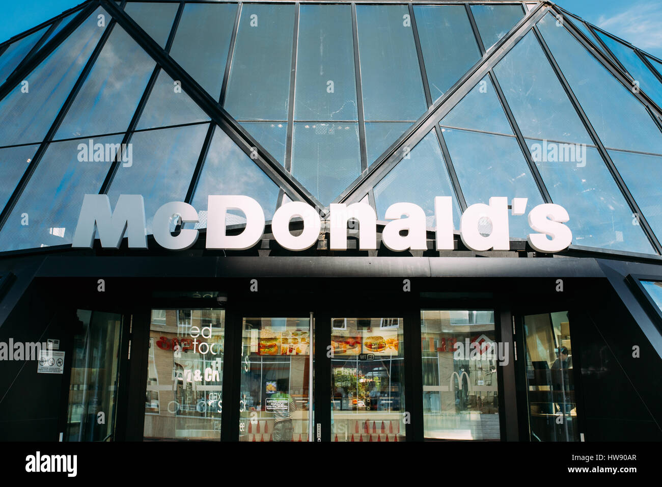 Modern architecture mcdonalds -Fotos und -Bildmaterial in hoher ...