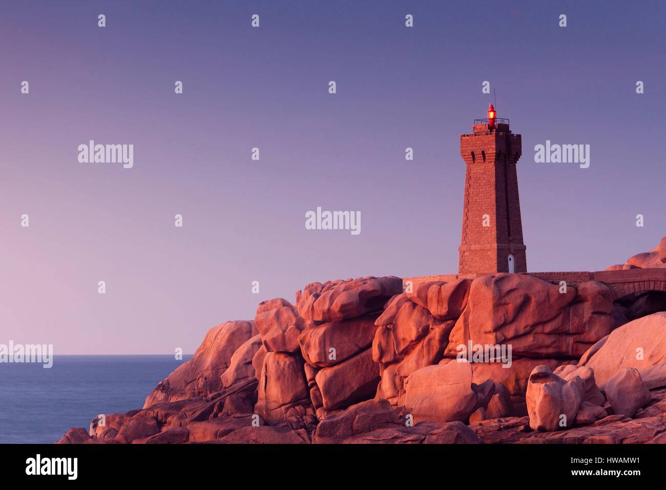 Nacht surround -Fotos und -Bildmaterial in hoher Auflösung – Alamy