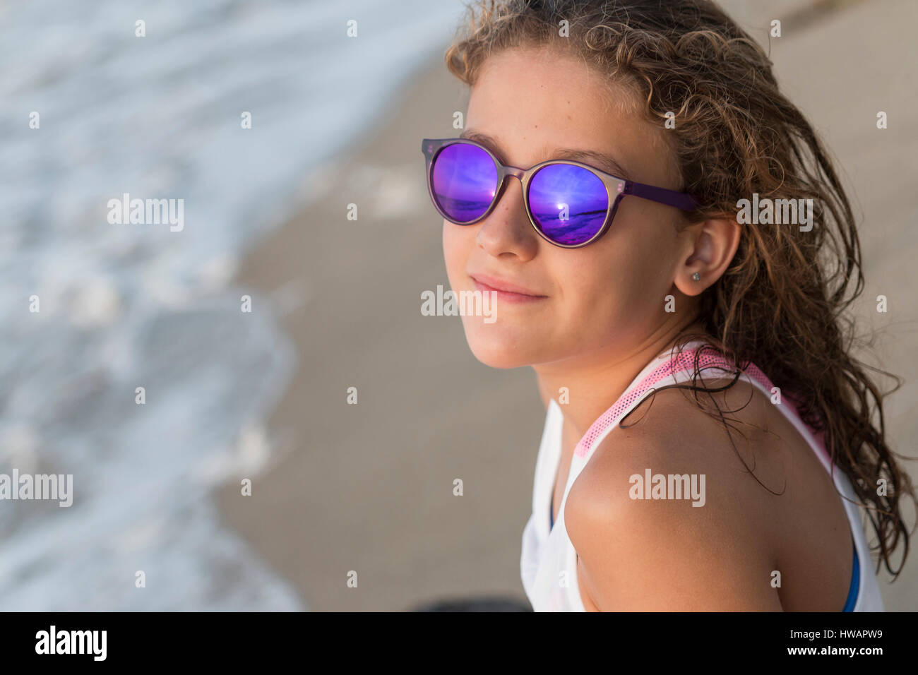 Mädchen sonnenbaden karibik -Fotos und -Bildmaterial in hoher Auflösung ...