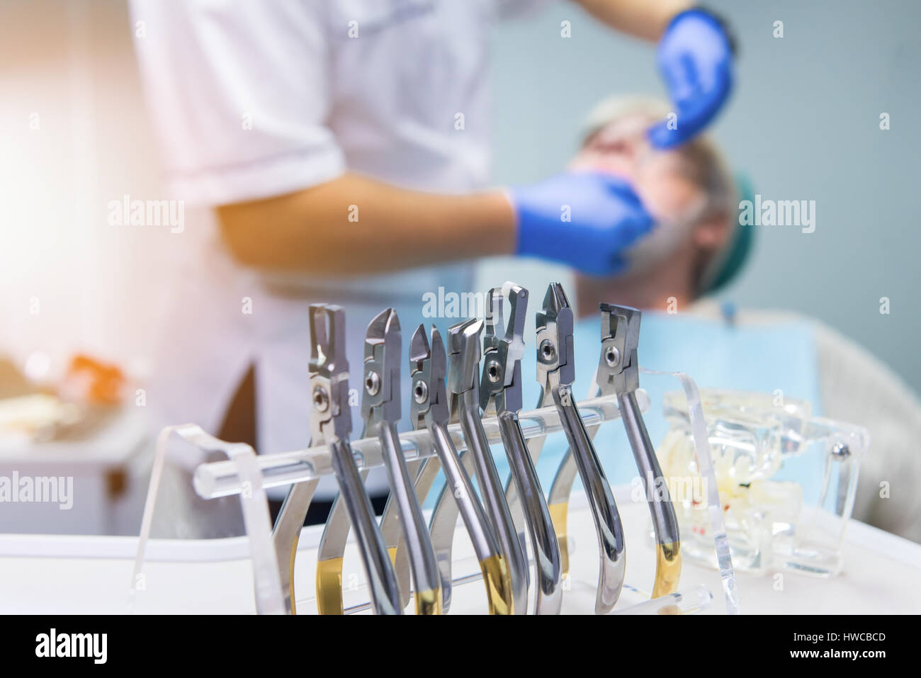 Zange stahl -Fotos und -Bildmaterial in hoher Auflösung – Alamy